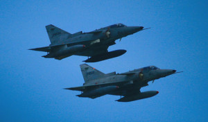 A Sri-Lankan Pilot Killed When Two Kfirs Collide in Mid-Air - Defense ...