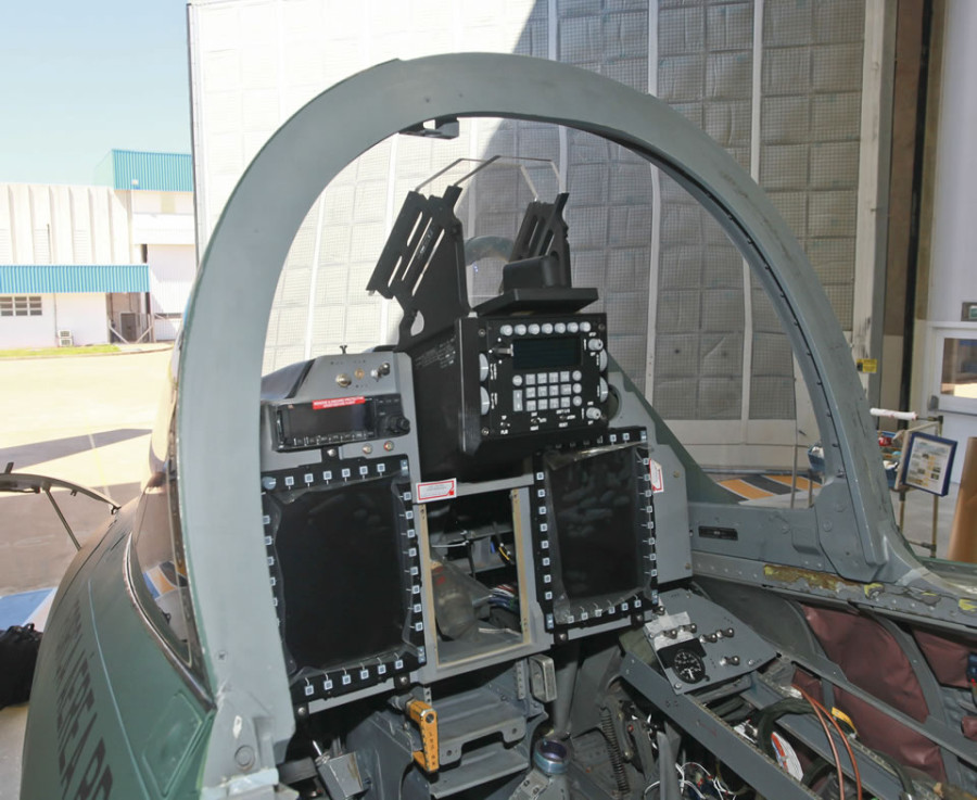 Upgraded AMX A-1M Marks First Flight in Brazil - Defense Update: