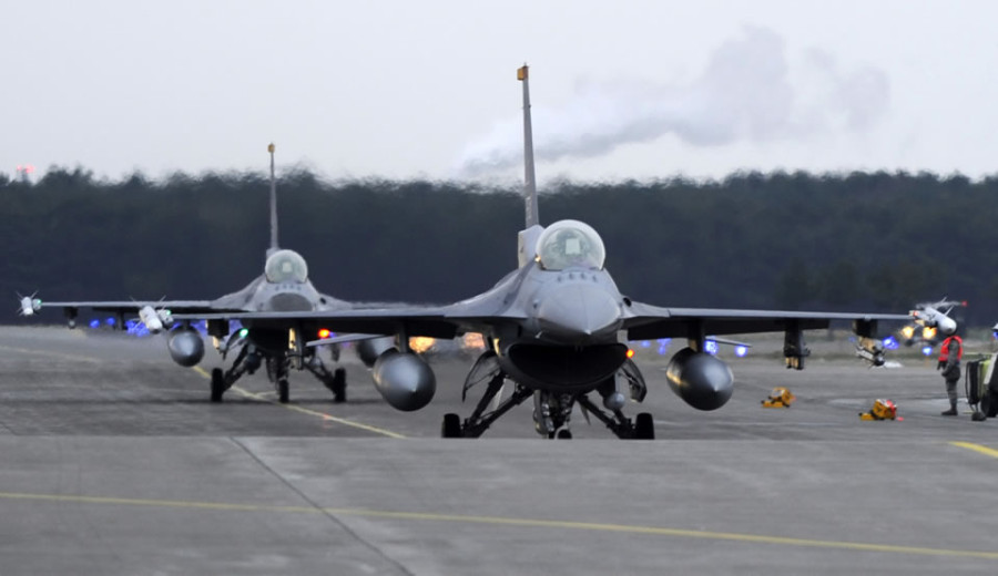 Japan-Based USAF F-16s Resume Flight Operations After Crash - Defense ...