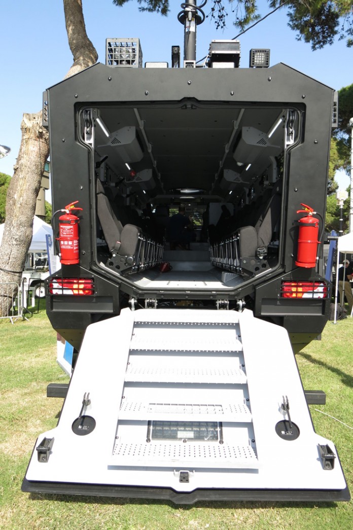Plasan unveils the Guarder – an armored carrier for SWAT teams ...